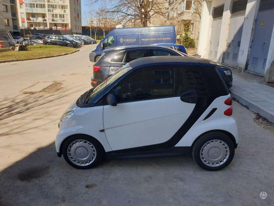 White Smart Fortwo 2013 in Vilnius, with an engine capacity of 1.00 L and mileage of 155 thousand km for 3500 €, photo 5 on AUTOMOTO.COM.LV