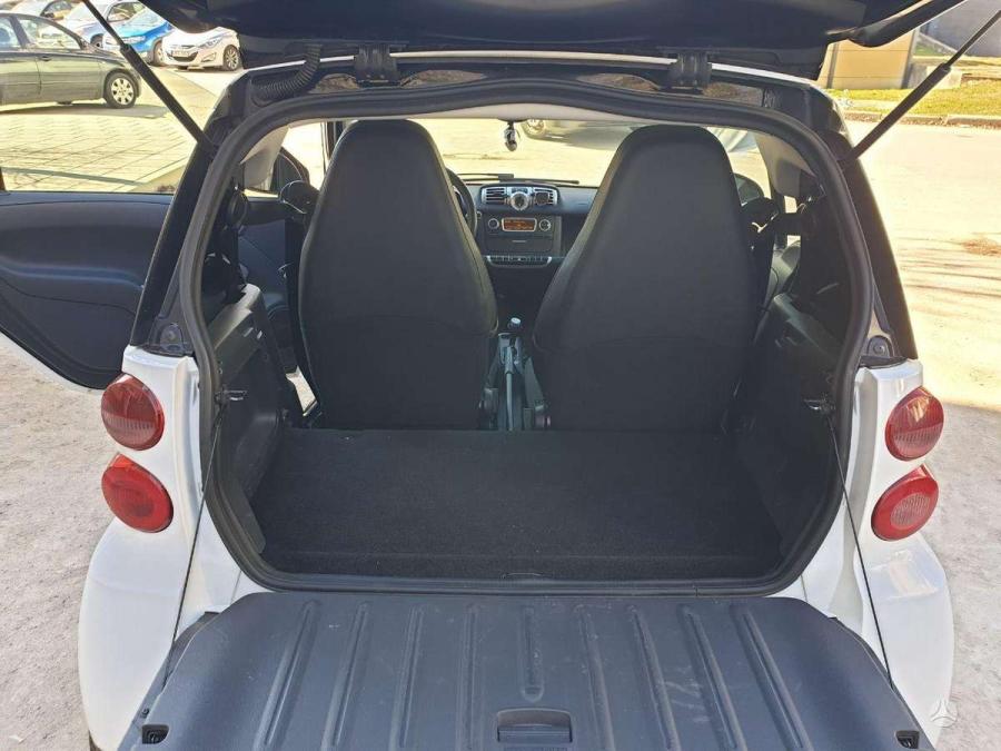 White Smart Fortwo 2013 in Vilnius, with an engine capacity of 1.00 L and mileage of 155 thousand km for 3500 €, photo 6 on AUTOMOTO.COM.LV