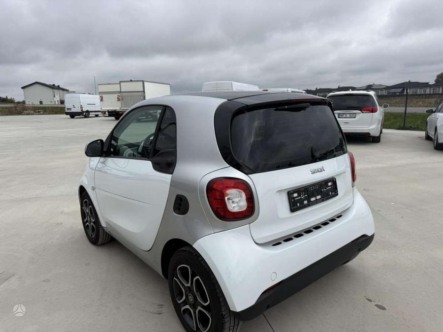 Balts Smart Fortwo 2015 Klaipėda, ar dzinēja tilpumu 1.00 L un nobraukumu 97 tūkst. km par 5900 €, foto 6 vietnē AUTOMOTO.COM.LV