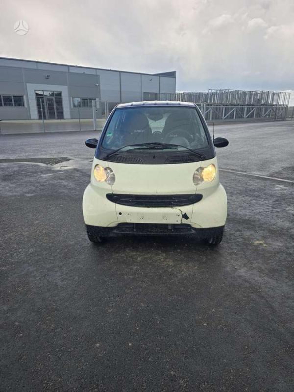 Yellow Smart Fortwo 2007 in Panevezys, with an engine capacity of 0.80 L and mileage of 190 thousand km for 1000 €, photo 2 on AUTOMOTO.COM.LV