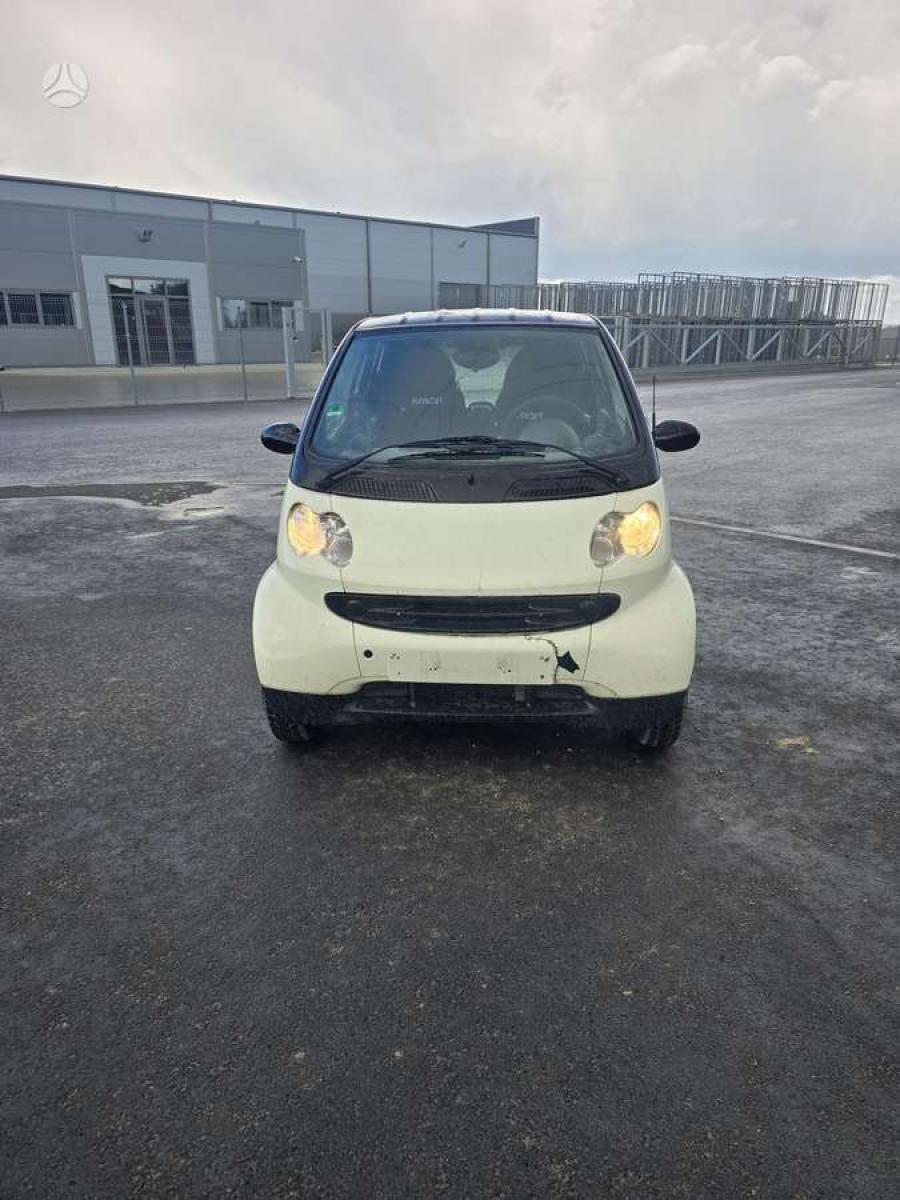 Yellow Smart Fortwo 2007 in Panevezys, with an engine capacity of 0.80 L and mileage of 190 thousand km for 1000 €, photo 3 on AUTOMOTO.COM.LV