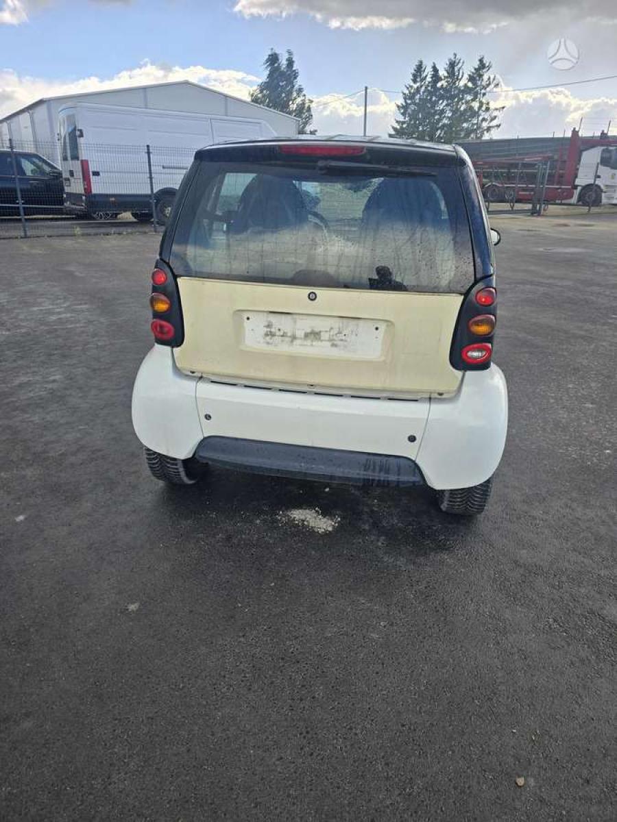 Yellow Smart Fortwo 2007 in Panevezys, with an engine capacity of 0.80 L and mileage of 190 thousand km for 1000 €, photo 5 on AUTOMOTO.COM.LV