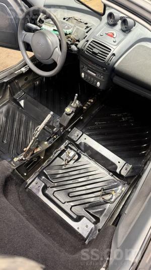 Zils Smart Roadster 2003 Rīga, ar dzinēja tilpumu 0.70 L un nobraukumu 104 tūkst. km par 3700 €, foto 10 vietnē AUTOMOTO.COM.LV