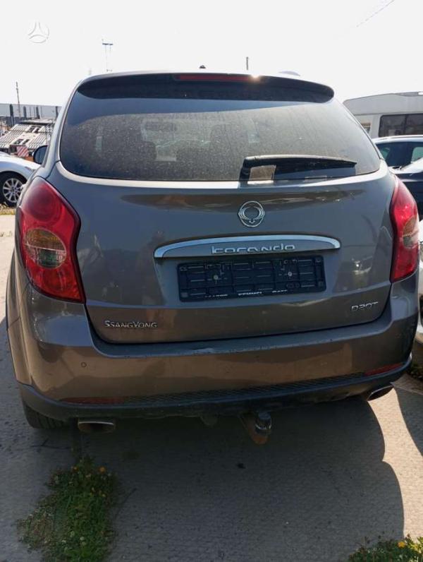 Brown SsangYong Korando 2011 in Kaunas, with an engine capacity of 2.00 L and mileage of 238 thousand km for 1650 €, photo 8 on AUTOMOTO.COM.LV