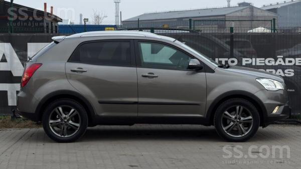 Pelēks SsangYong Korando 2011 Liepāja, ar dzinēja tilpumu 2.00 L un nobraukumu 281 tūkst. km par 4450 €, foto 3 vietnē AUTOMOTO.COM.LV