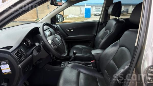 Pelēks SsangYong Korando 2011 Liepāja, ar dzinēja tilpumu 2.00 L un nobraukumu 281 tūkst. km par 4450 €, foto 9 vietnē AUTOMOTO.COM.LV