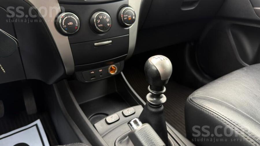 Pelēks SsangYong Korando 2011 Liepāja, ar dzinēja tilpumu 2.00 L un nobraukumu 281 tūkst. km par 4450 €, foto 16 vietnē AUTOMOTO.COM.LV