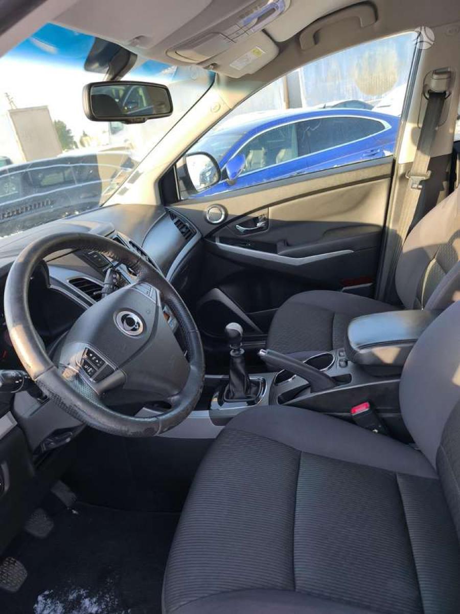 Pelēks SsangYong Korando 2015 Tauragė, ar dzinēja tilpumu 2.00 L un nobraukumu 192 tūkst. km par 3450 €, foto 15 vietnē AUTOMOTO.COM.LV