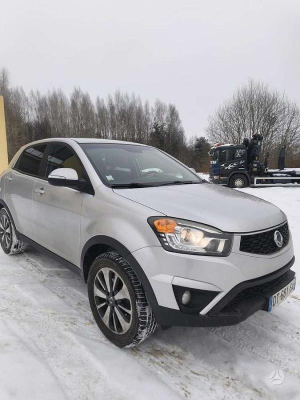 Pelēks SsangYong Korando 2015 Tauragė, ar dzinēja tilpumu 2.00 L un nobraukumu 267 tūkst. km par 4200 €, foto 2 vietnē AUTOMOTO.COM.LV