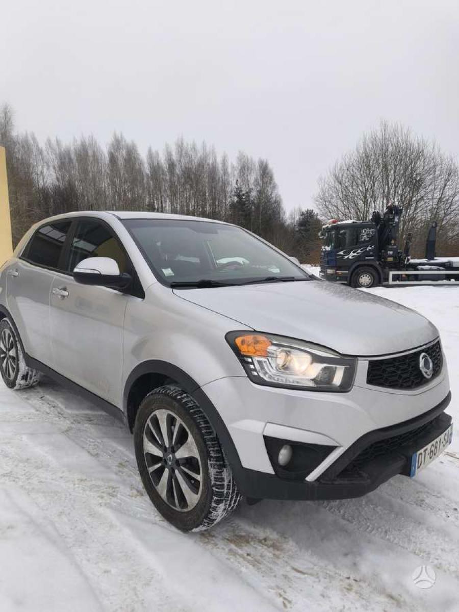 Pelēks SsangYong Korando 2015 Tauragė, ar dzinēja tilpumu 2.00 L un nobraukumu 267 tūkst. km par 4200 €, foto 2 vietnē AUTOMOTO.COM.LV