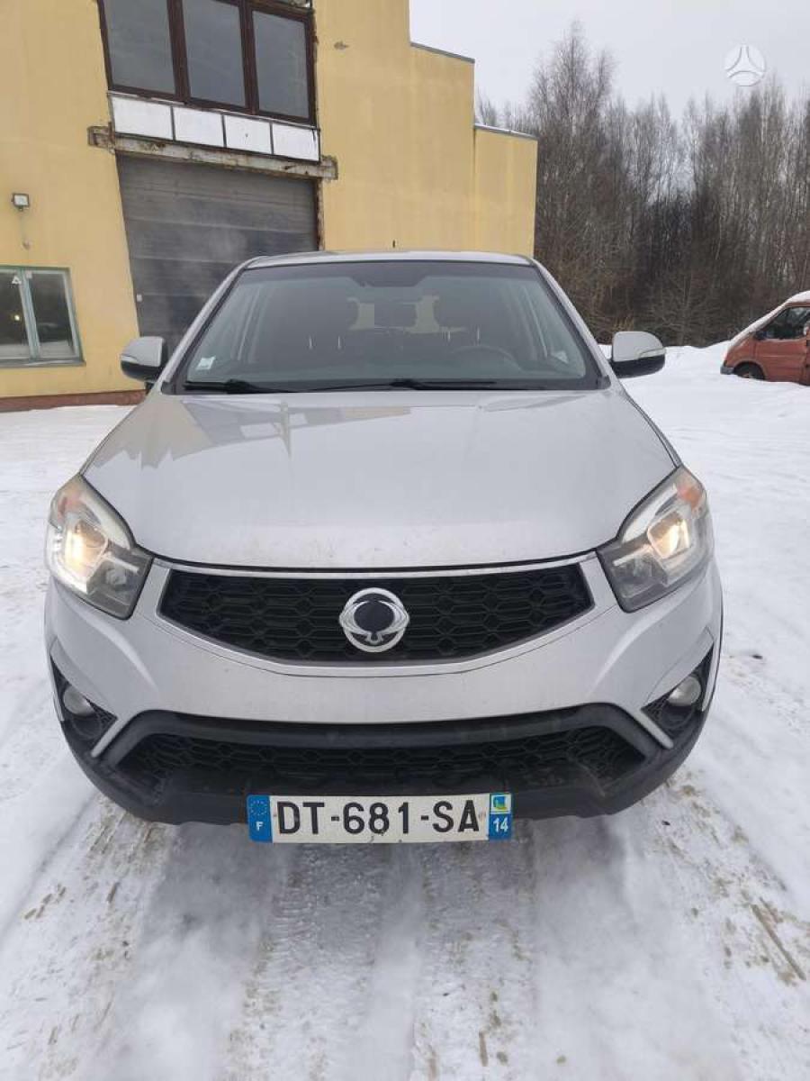 Pelēks SsangYong Korando 2015 Tauragė, ar dzinēja tilpumu 2.00 L un nobraukumu 267 tūkst. km par 4200 €, foto 3 vietnē AUTOMOTO.COM.LV