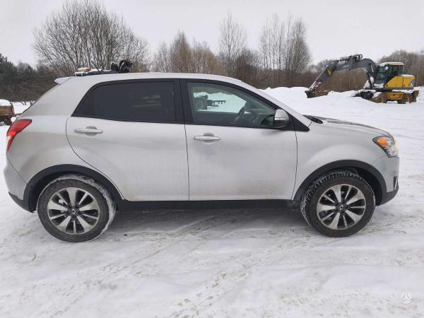 Pelēks SsangYong Korando 2015 Tauragė, ar dzinēja tilpumu 2.00 L un nobraukumu 267 tūkst. km par 4200 €, foto 5 vietnē AUTOMOTO.COM.LV