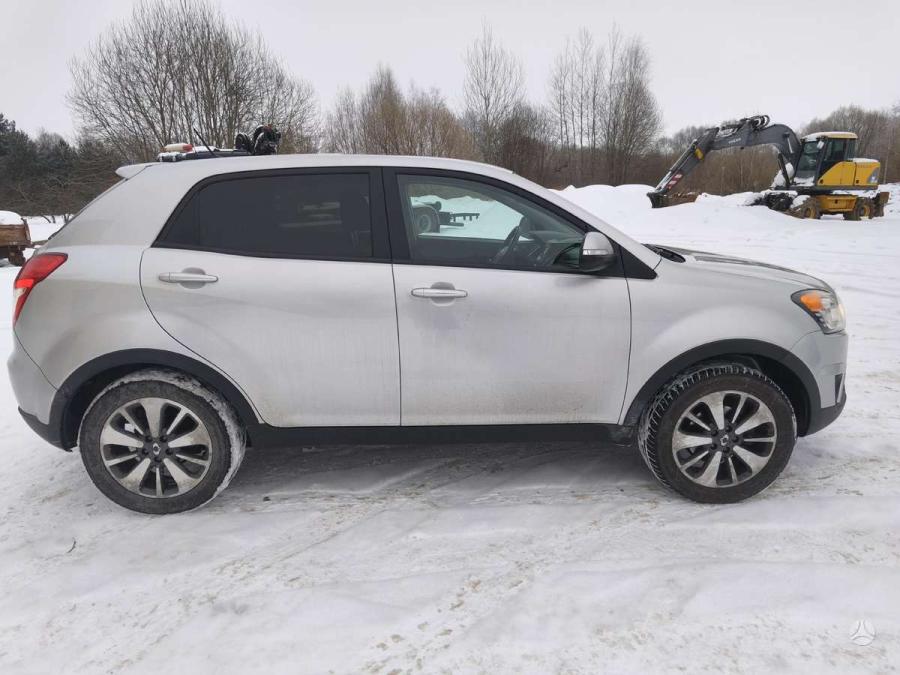 Pelēks SsangYong Korando 2015 Tauragė, ar dzinēja tilpumu 2.00 L un nobraukumu 267 tūkst. km par 4200 €, foto 5 vietnē AUTOMOTO.COM.LV