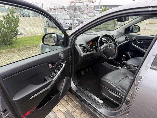 Pelēks SsangYong Korando 2015 Šauļi, ar dzinēja tilpumu 2.00 L un nobraukumu 141 tūkst. km par 4590 €, foto 10 vietnē AUTOMOTO.COM.LV