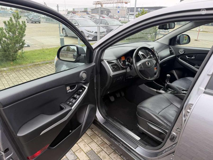 Pelēks SsangYong Korando 2015 Šauļi, ar dzinēja tilpumu 2.00 L un nobraukumu 141 tūkst. km par 4590 €, foto 10 vietnē AUTOMOTO.COM.LV