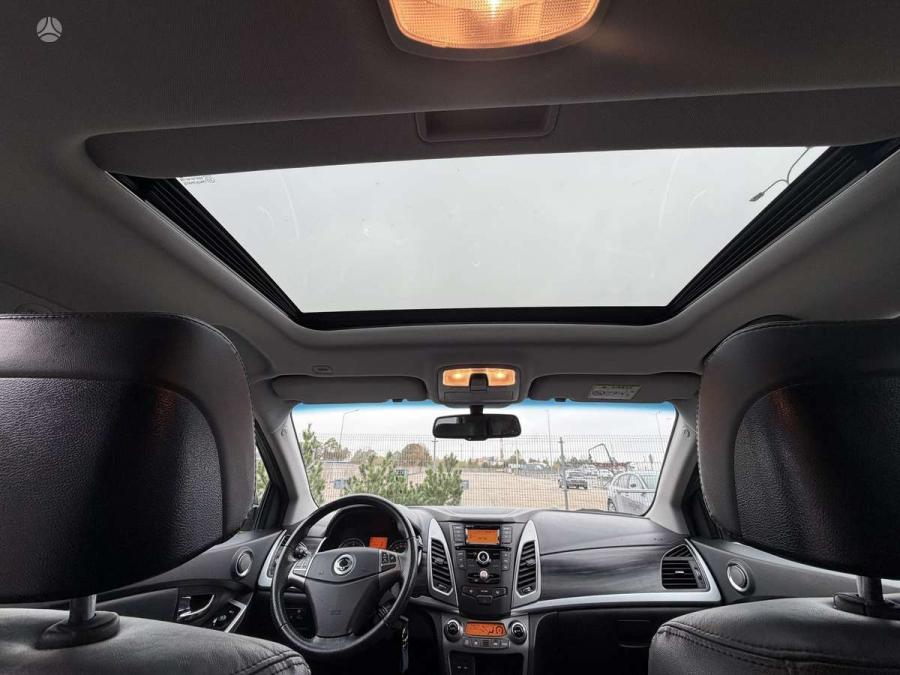 Pelēks SsangYong Korando 2015 Šauļi, ar dzinēja tilpumu 2.00 L un nobraukumu 141 tūkst. km par 4590 €, foto 15 vietnē AUTOMOTO.COM.LV