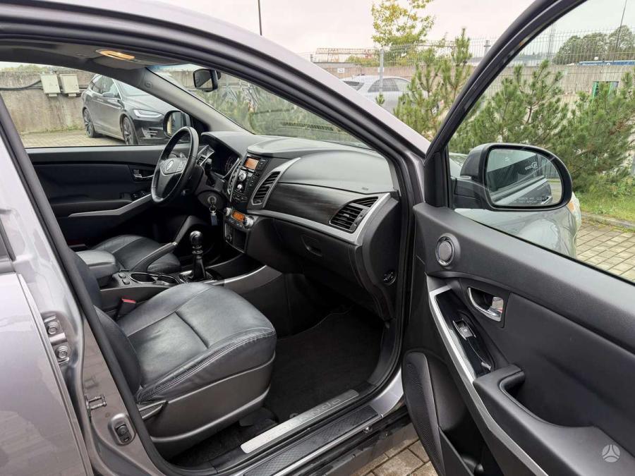 Pelēks SsangYong Korando 2015 Šauļi, ar dzinēja tilpumu 2.00 L un nobraukumu 141 tūkst. km par 4590 €, foto 16 vietnē AUTOMOTO.COM.LV