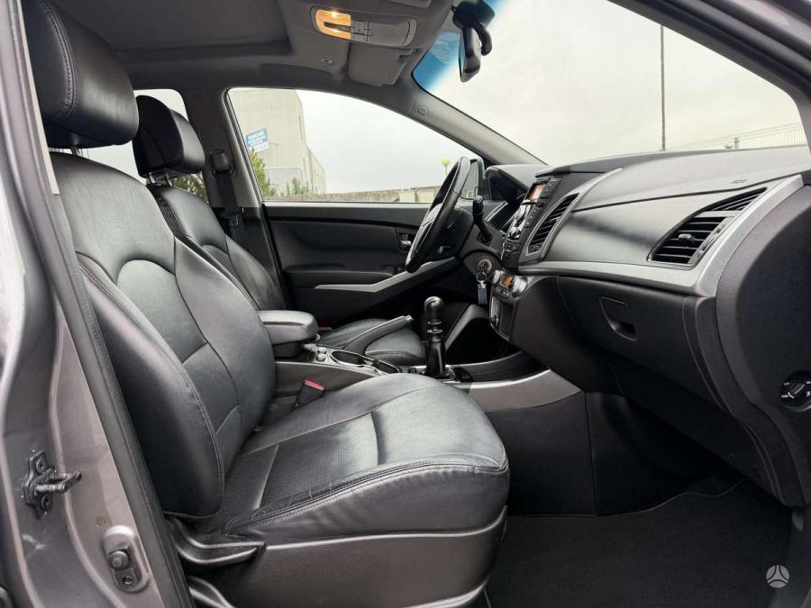Pelēks SsangYong Korando 2015 Šauļi, ar dzinēja tilpumu 2.00 L un nobraukumu 141 tūkst. km par 4590 €, foto 17 vietnē AUTOMOTO.COM.LV