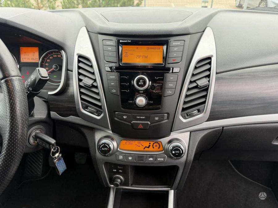 Pelēks SsangYong Korando 2015 Šauļi, ar dzinēja tilpumu 2.00 L un nobraukumu 141 tūkst. km par 4590 €, foto 21 vietnē AUTOMOTO.COM.LV