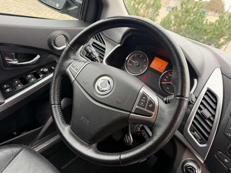 Pelēks SsangYong Korando 2015 Šauļi, ar dzinēja tilpumu 2.00 L un nobraukumu 141 tūkst. km par 4590 €, foto 22 vietnē AUTOMOTO.COM.LV