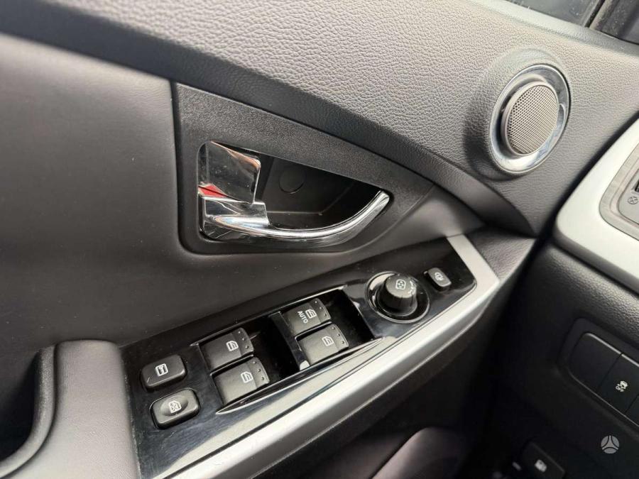 Pelēks SsangYong Korando 2015 Šauļi, ar dzinēja tilpumu 2.00 L un nobraukumu 141 tūkst. km par 4590 €, foto 25 vietnē AUTOMOTO.COM.LV