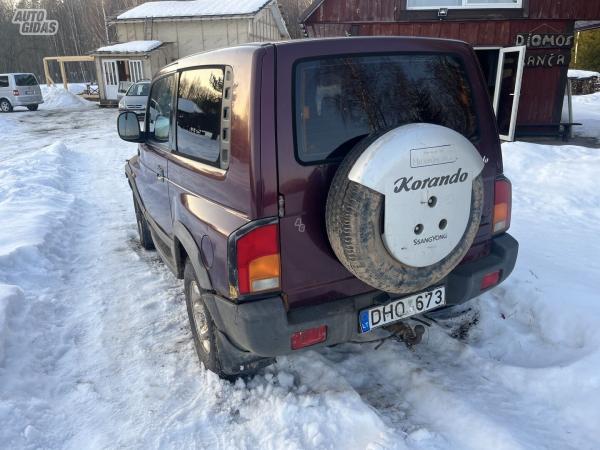 Sarkans SsangYong Korando 1998 Ignalina, ar dzinēja tilpumu 2.30 L un nobraukumu 300 tūkst. km par 1200 €, foto 3 vietnē AUTOMOTO.COM.LV
