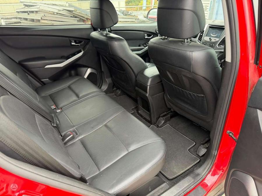 Sarkans SsangYong Korando 2016 Marijampole, ar dzinēja tilpumu 2.16 L un nobraukumu 130 tūkst. km par 3499 €, foto 5 vietnē AUTOMOTO.COM.LV
