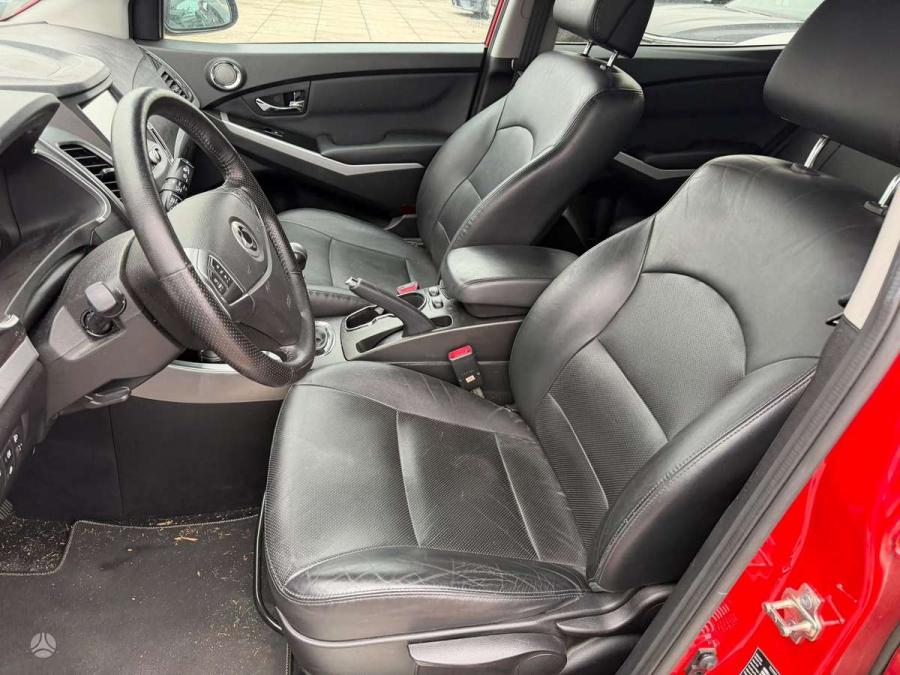 Sarkans SsangYong Korando 2016 Marijampole, ar dzinēja tilpumu 2.16 L un nobraukumu 130 tūkst. km par 3499 €, foto 7 vietnē AUTOMOTO.COM.LV