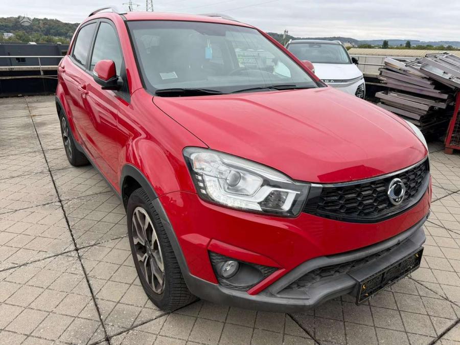 Sarkans SsangYong Korando 2016 Marijampole, ar dzinēja tilpumu 2.16 L un nobraukumu 130 tūkst. km par 3499 €, foto 12 vietnē AUTOMOTO.COM.LV