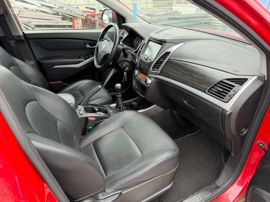 Red SsangYong Korando 2016 in Marijampole, with an engine capacity of 2.16 L and mileage of 130 thousand km for 3999 €, photo 20 on AUTOMOTO.COM.LV