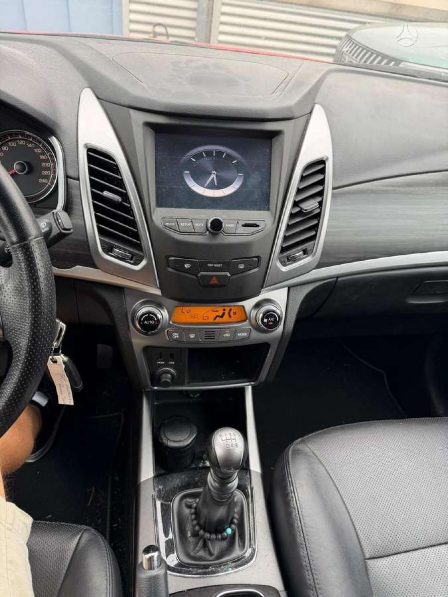 Red SsangYong Korando 2016 in Marijampole, with an engine capacity of 2.16 L and mileage of 130 thousand km for 3999 €, photo 22 on AUTOMOTO.COM.LV