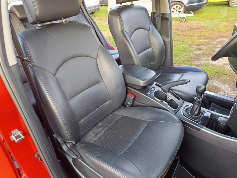 Sarkans SsangYong Korando 2016 Marijampole, ar dzinēja tilpumu 2.16 L un nobraukumu 130 tūkst. km par 4799 €, foto 16 vietnē AUTOMOTO.COM.LV