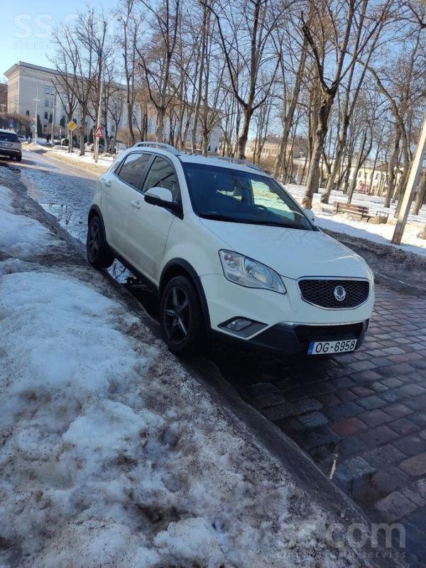 White SsangYong Korando 2012 in Daugavpils, with an engine capacity of 2.00 L and mileage of 144 thousand km for 7900 €, photo 1 on AUTOMOTO.COM.LV