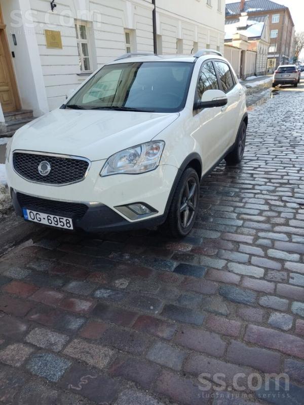 White SsangYong Korando 2012 in Daugavpils, with an engine capacity of 2.00 L and mileage of 144 thousand km for 7900 €, photo 2 on AUTOMOTO.COM.LV