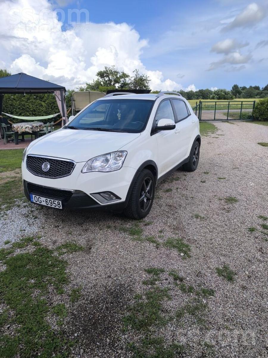 White SsangYong Korando 2012 in Daugavpils, with an engine capacity of 2.00 L and mileage of 144 thousand km for 7300 €, photo 1 on AUTOMOTO.COM.LV