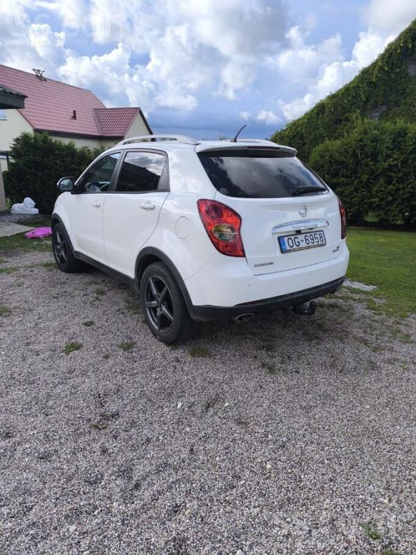 White SsangYong Korando 2012 in Daugavpils, with an engine capacity of 2.00 L and mileage of 144 thousand km for 7300 €, photo 2 on AUTOMOTO.COM.LV
