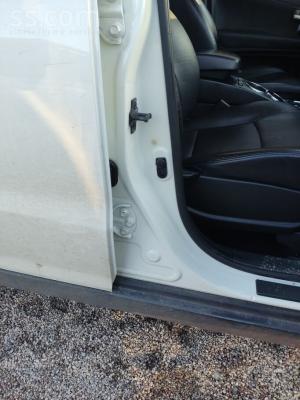 White SsangYong Korando 2012 in Daugavpils, with an engine capacity of 2.00 L and mileage of 144 thousand km for 7300 €, photo 6 on AUTOMOTO.COM.LV