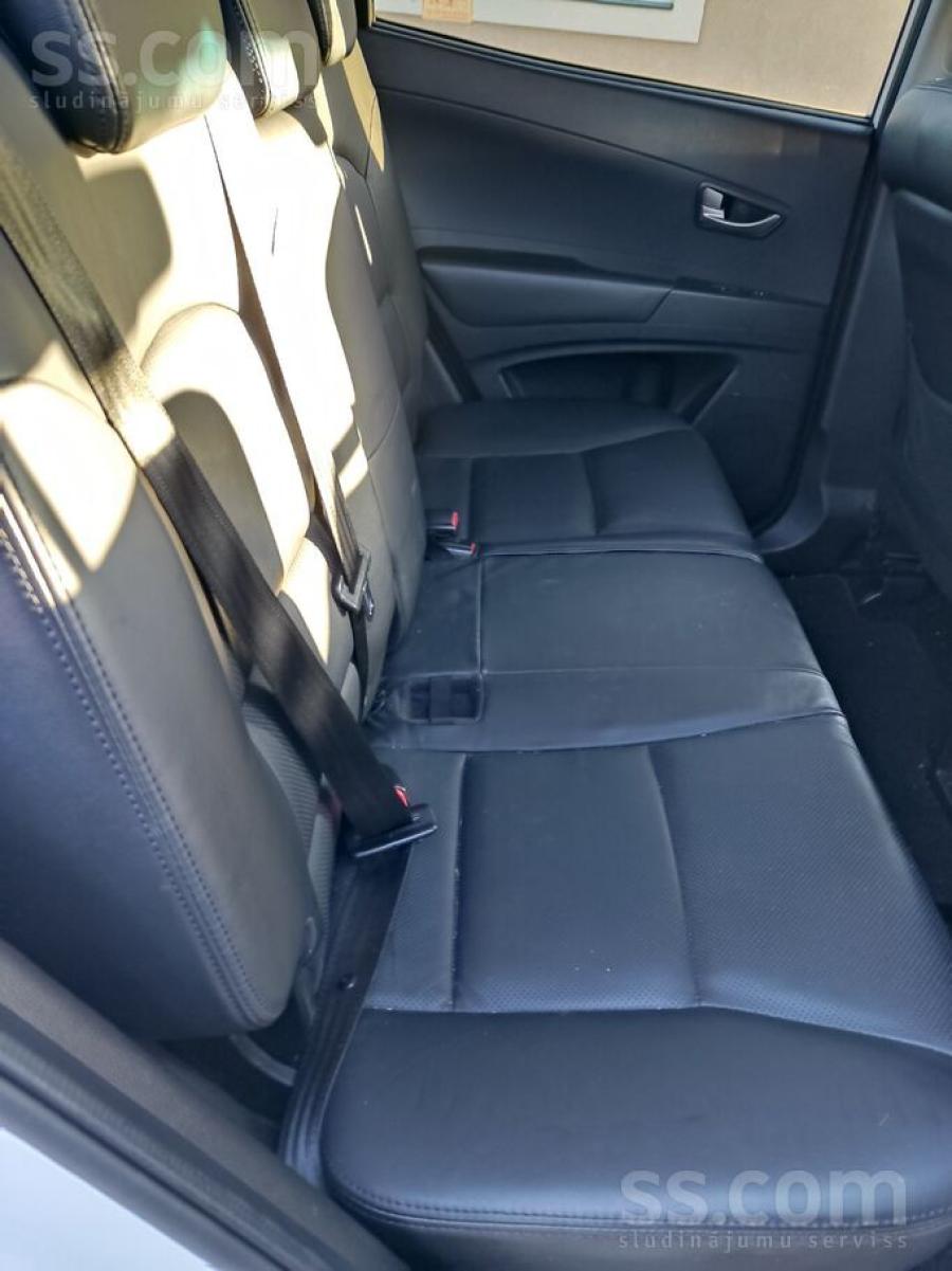 White SsangYong Korando 2012 in Daugavpils, with an engine capacity of 2.00 L and mileage of 144 thousand km for 7300 €, photo 7 on AUTOMOTO.COM.LV