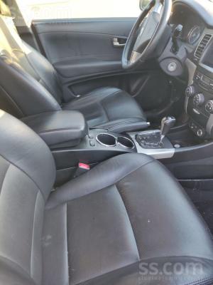 White SsangYong Korando 2012 in Daugavpils, with an engine capacity of 2.00 L and mileage of 144 thousand km for 7300 €, photo 8 on AUTOMOTO.COM.LV