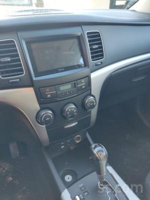 White SsangYong Korando 2012 in Daugavpils, with an engine capacity of 2.00 L and mileage of 144 thousand km for 7300 €, photo 9 on AUTOMOTO.COM.LV