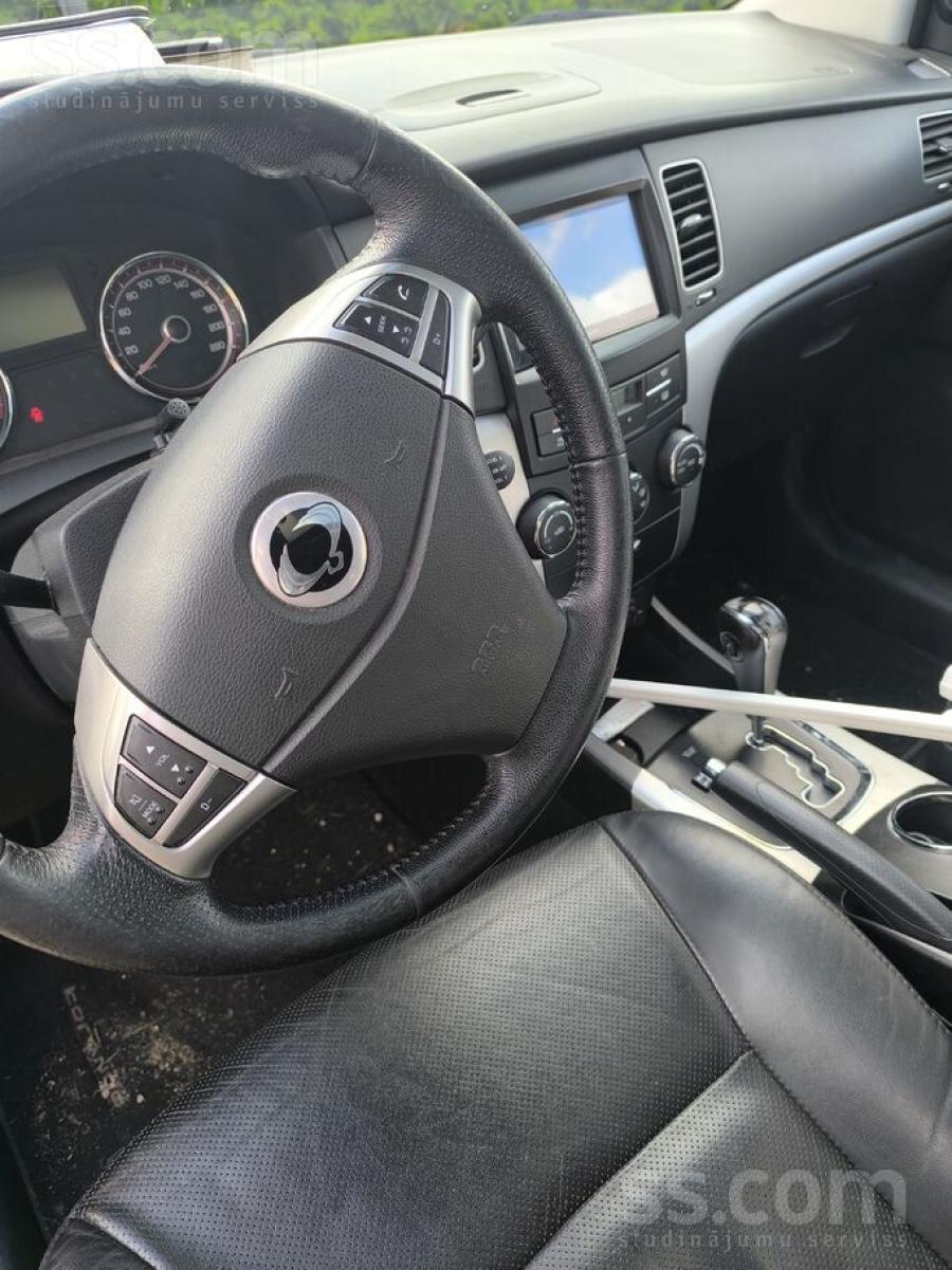 White SsangYong Korando 2012 in Daugavpils, with an engine capacity of 2.00 L and mileage of 144 thousand km for 7300 €, photo 12 on AUTOMOTO.COM.LV