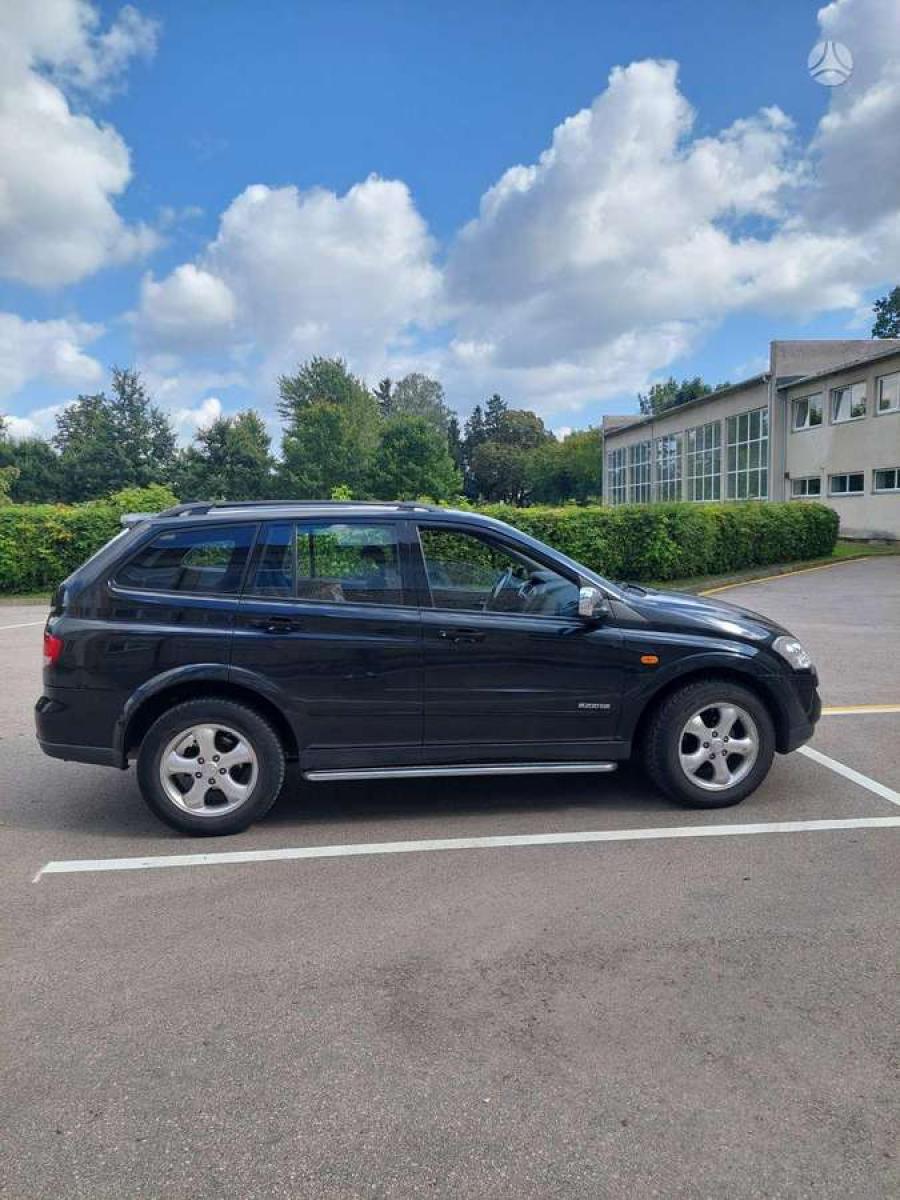 Black SsangYong Kyron 2008 in Marijampole, with an engine capacity of 2.20 L and mileage of 180 thousand km for 2400 €, photo 4 on AUTOMOTO.COM.LV