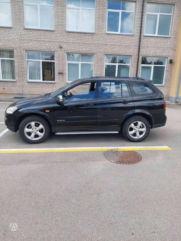 Black SsangYong Kyron 2008 in Marijampole, with an engine capacity of 2.20 L and mileage of 180 thousand km for 2400 €, photo 5 on AUTOMOTO.COM.LV