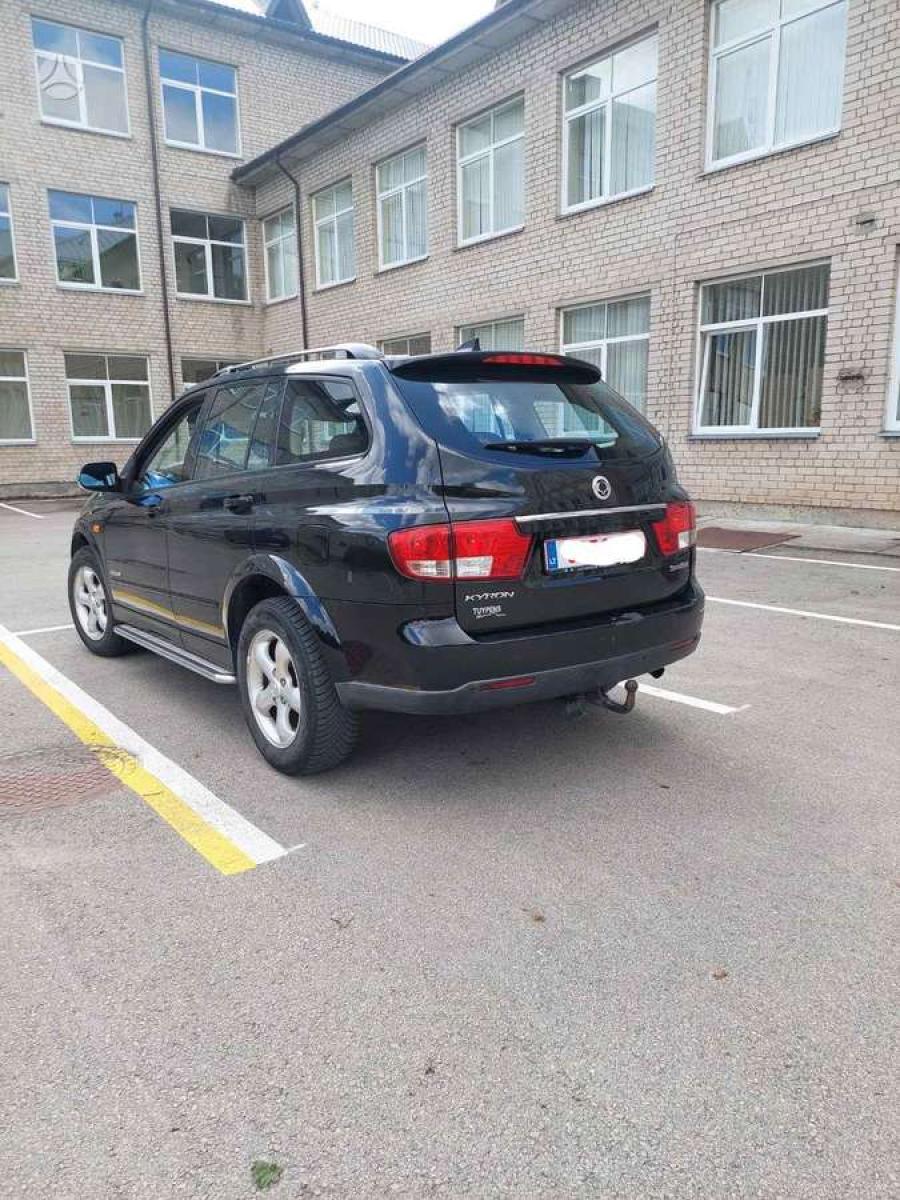 Black SsangYong Kyron 2008 in Marijampole, with an engine capacity of 2.20 L and mileage of 180 thousand km for 2400 €, photo 9 on AUTOMOTO.COM.LV