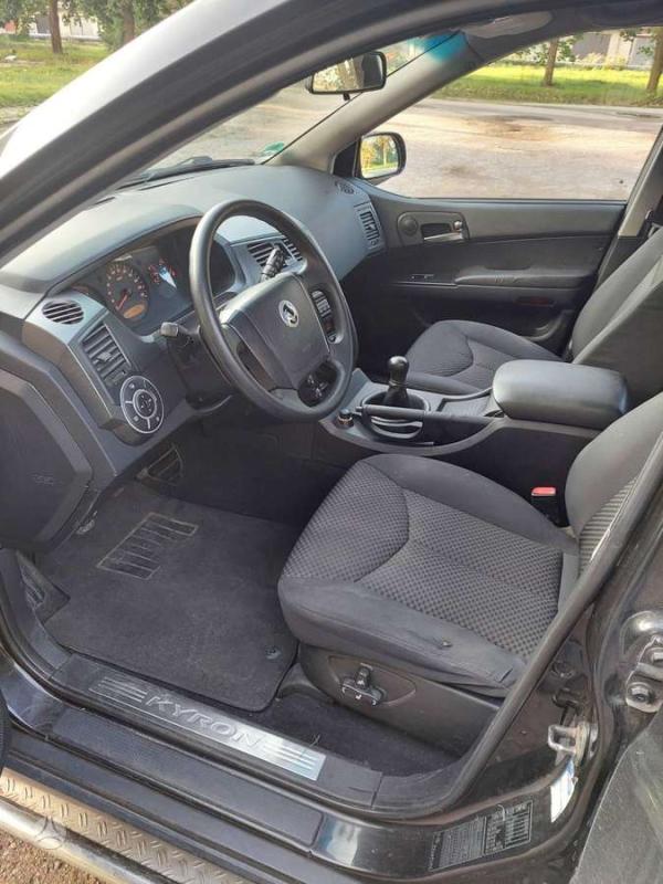 Black SsangYong Kyron 2008 in Marijampole, with an engine capacity of 2.20 L and mileage of 180 thousand km for 2400 €, photo 11 on AUTOMOTO.COM.LV