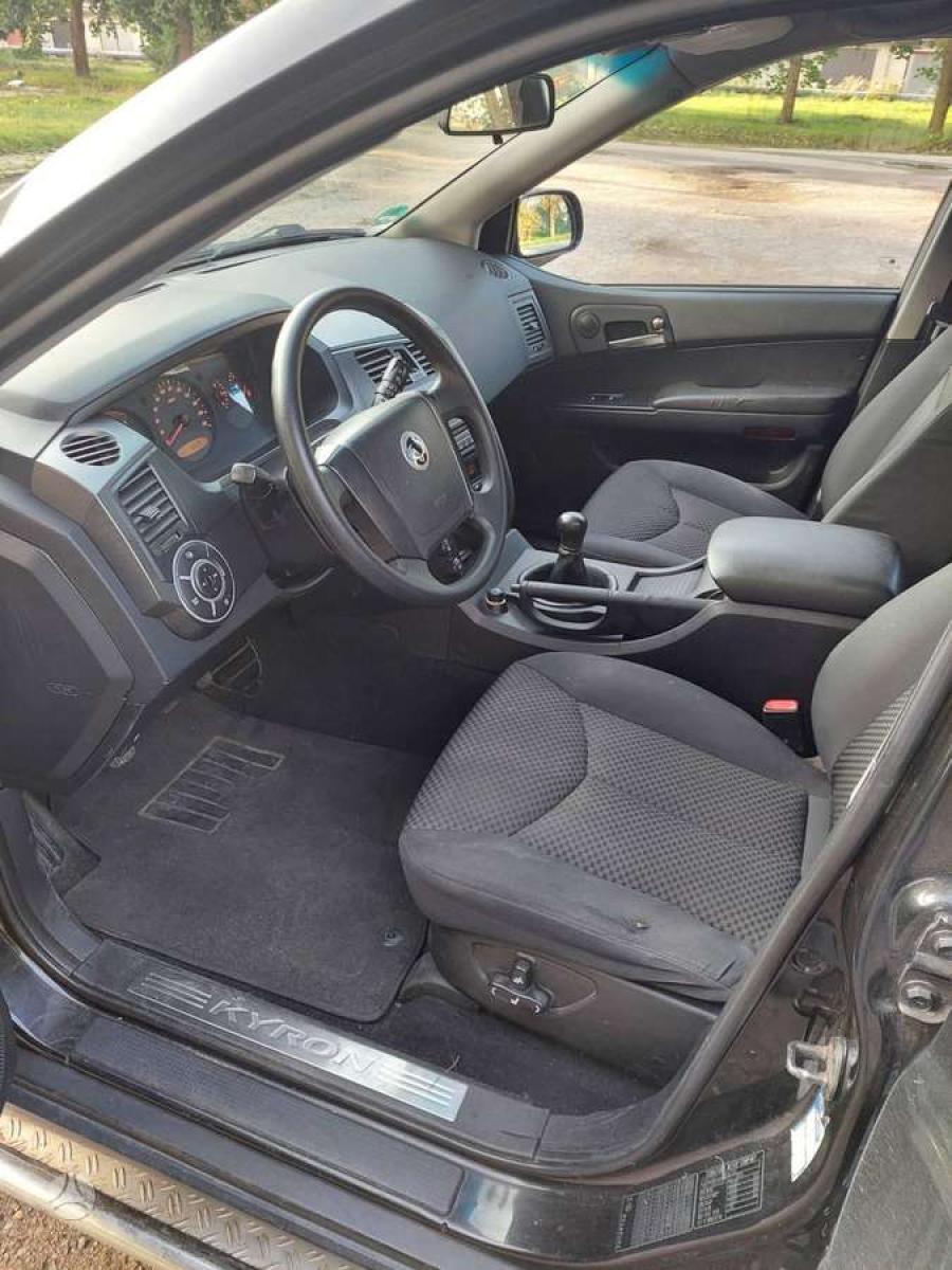 Black SsangYong Kyron 2008 in Marijampole, with an engine capacity of 2.20 L and mileage of 180 thousand km for 2400 €, photo 11 on AUTOMOTO.COM.LV