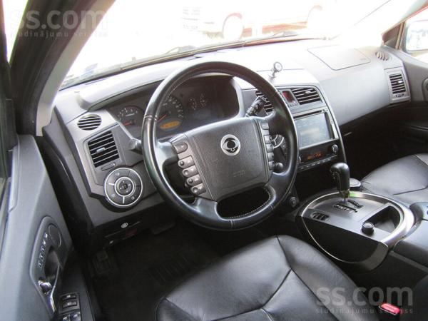 Black SsangYong Kyron 2009 in Riga, with an engine capacity of 2.70 L and mileage of 141 thousand km for 2350 €, photo 4 on AUTOMOTO.COM.LV