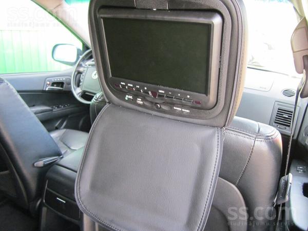 Black SsangYong Kyron 2009 in Riga, with an engine capacity of 2.70 L and mileage of 141 thousand km for 2350 €, photo 7 on AUTOMOTO.COM.LV