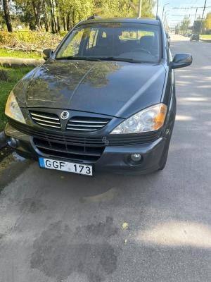 Pelēks SsangYong Kyron 2006 Kauņa, ar dzinēja tilpumu 2.00 L un nobraukumu 276 tūkst. km par 1950 €, foto  vietnē AUTOMOTO.COM.LV