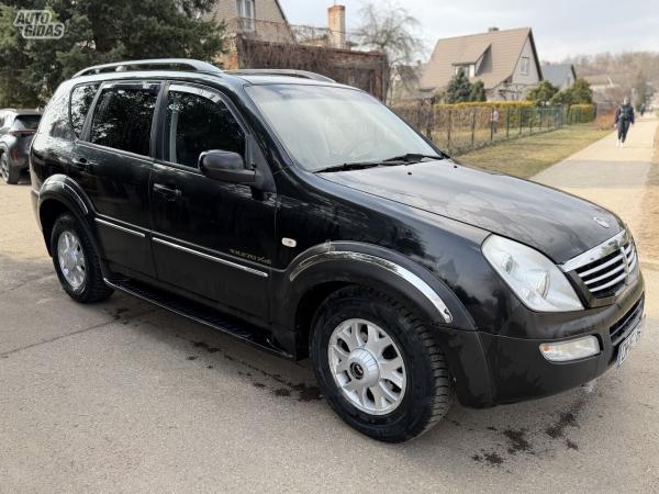 Melns SsangYong Rexton 2004 Kauņa, ar dzinēja tilpumu 2.70 L un nobraukumu 202 tūkst. km par 2550 €, foto 3 vietnē AUTOMOTO.COM.LV